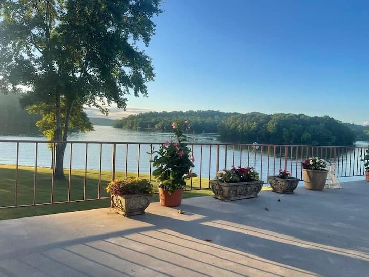 Gordon’s Grandview Lakehouse - Watts Bar Lake, TN
