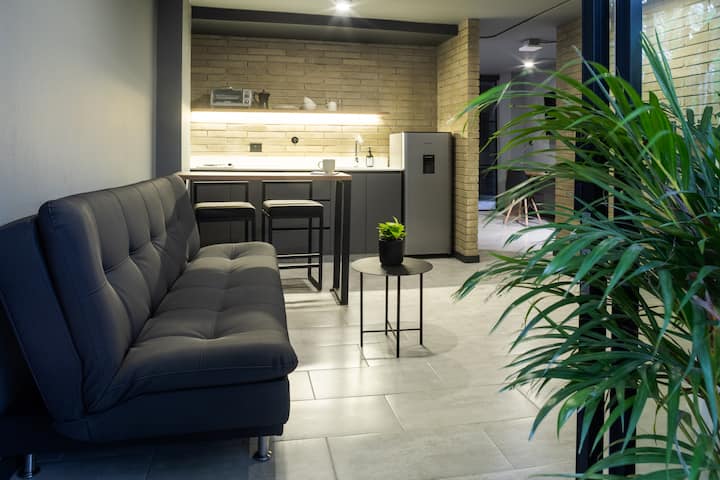 Cozy Loft With Private Patio, 24/7 Self Check-in - Medellín