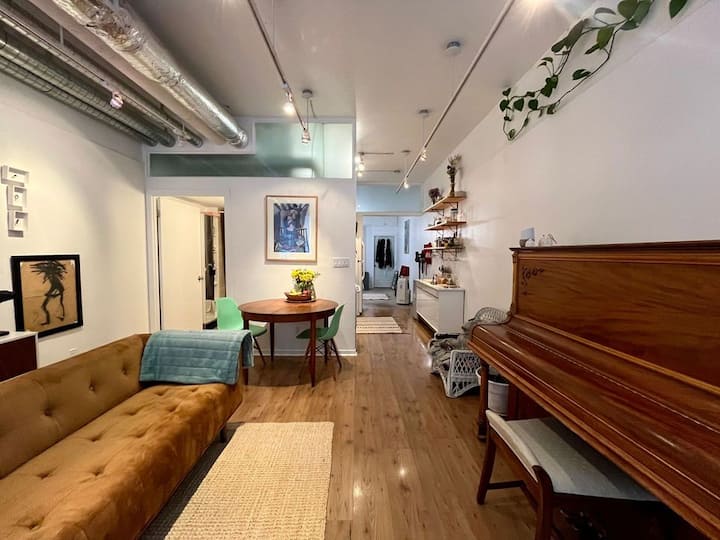Spacious Walk-in Queen West Apt - Toronto