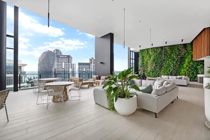 Nearly New Level 38 Broadbeach Casino 1 Bdr Unit - Broadbeach