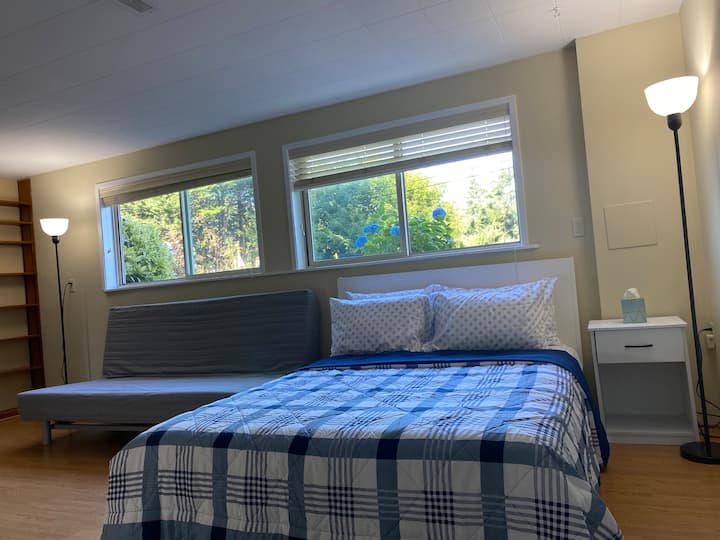 Private Guest Suite With Full Kitchen - Edmonds, WA
