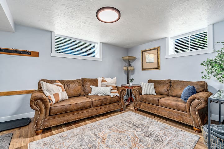 Cozy Mother-in-law Apt W/hot Tub Near Airport - Salt Lake City, UT