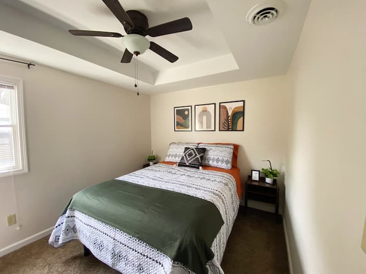 Dog Friendly! South Bend Serenity - South Bend, IN