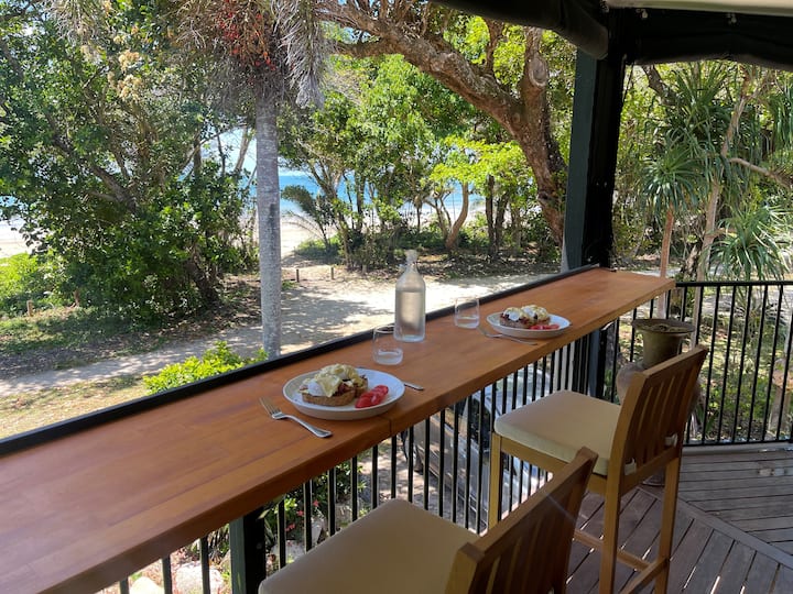 The Beach House On Mission - Absolute Beachfront! - Mission Beach