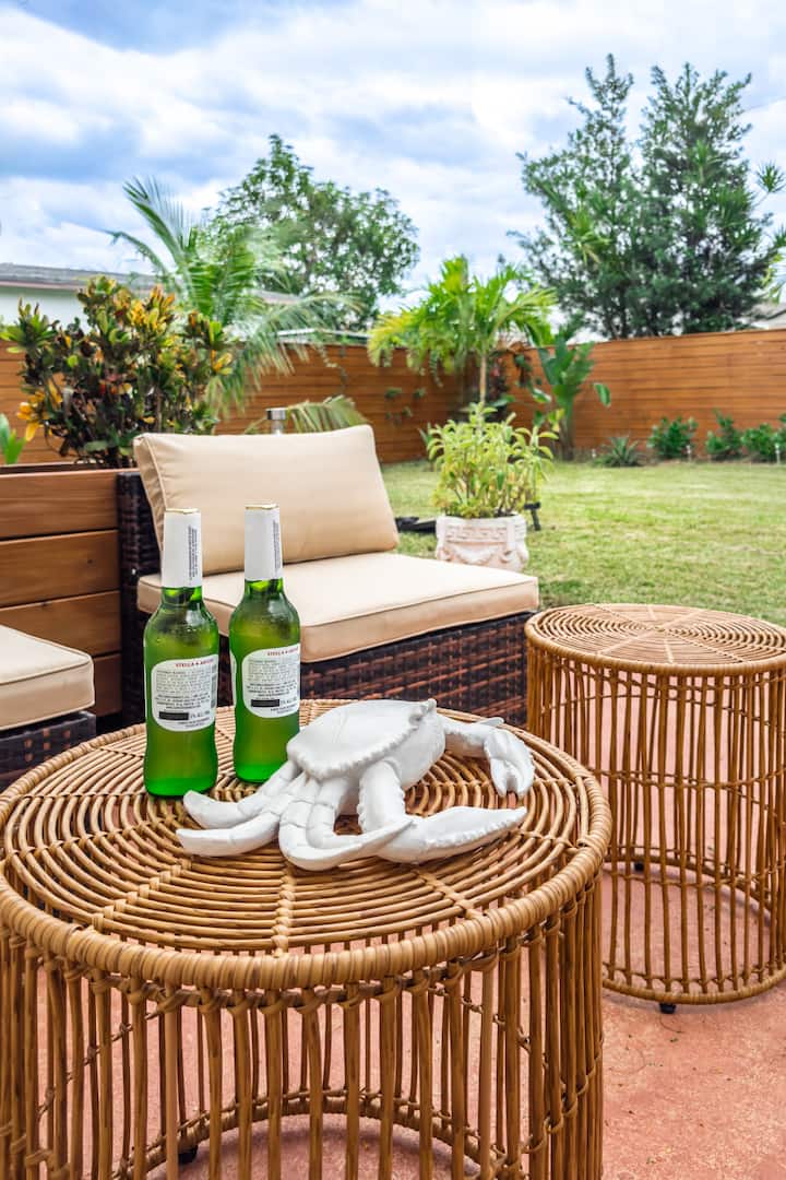 Coastal Designer 1 Bedroom Apt Near Ocean - Aventura, FL