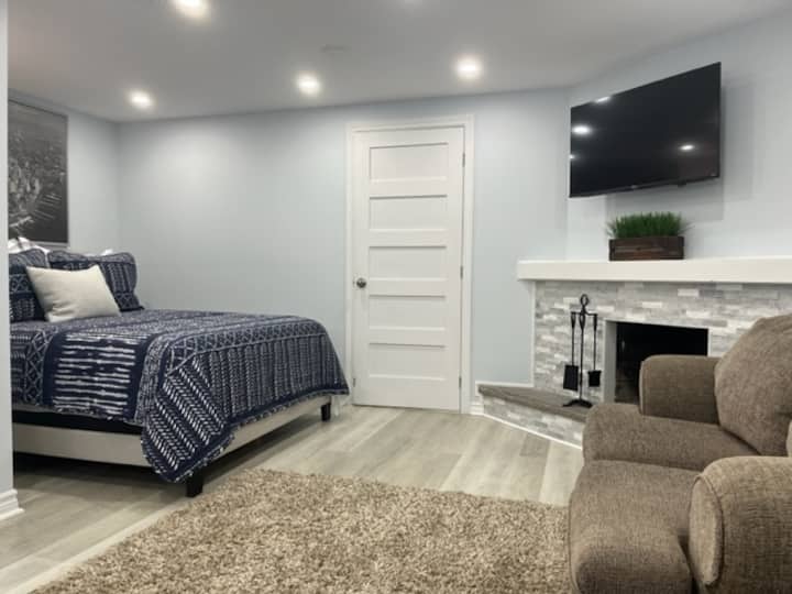 Private Apt With Sep Entrance - Toronto