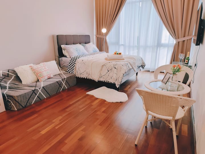 Lovely Pool/seaview Large Condo W Jacuzzitub/sauna - Johor Bahru