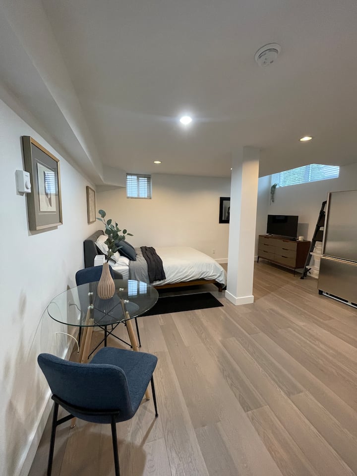 Lovely Basement Suite Near Beach - Vancouver