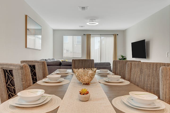 Modern 3br + Office | Pet-friendly | Extended Stay - North Las Vegas, NV