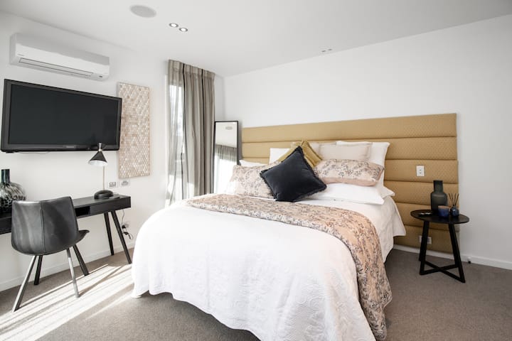 Luxury In Fendalton With Spa - Christchurch