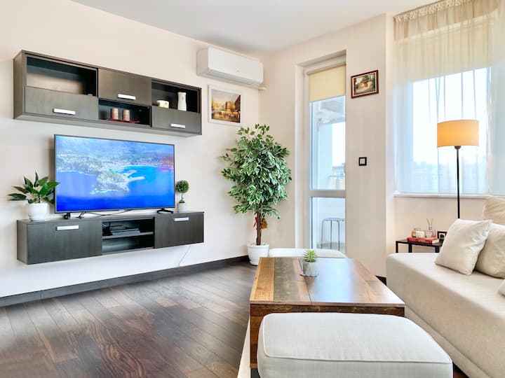 Sunny & Cozy Apartment For 4 Guests - Plovdiv