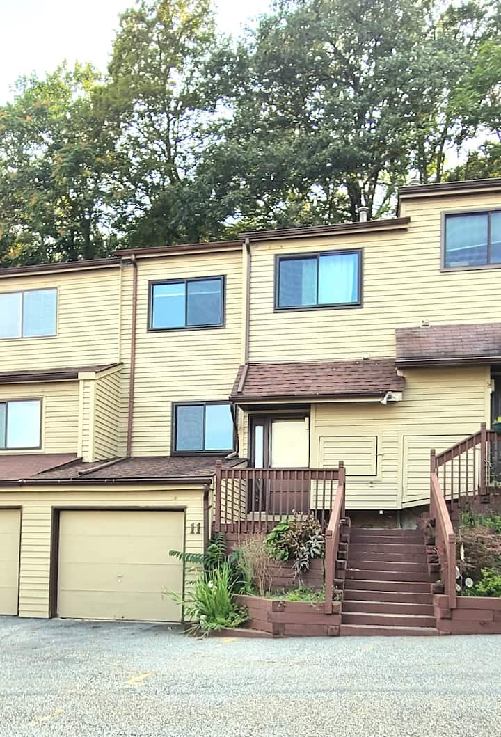 Neat & Tidy Room 8 Mins From Woodbury Commons - Washingtonville, NY