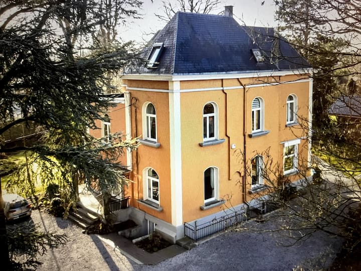 Century-old Charm, Timeless Retreat Private Park - Wavre