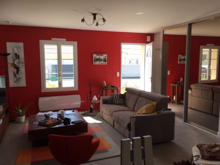 Chambre Bleue Calme, Au Bord De La Campagne-niort - Niort