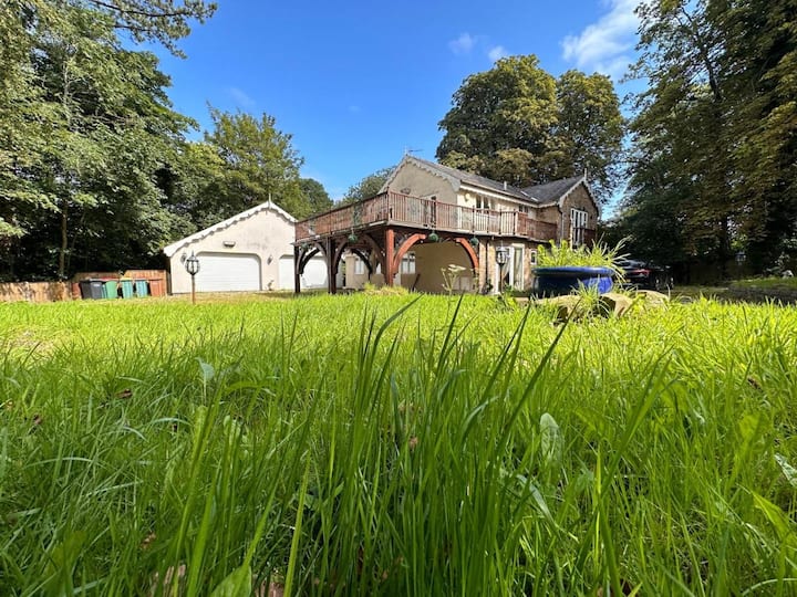 Reemdale Manor - Room 1 - Preston