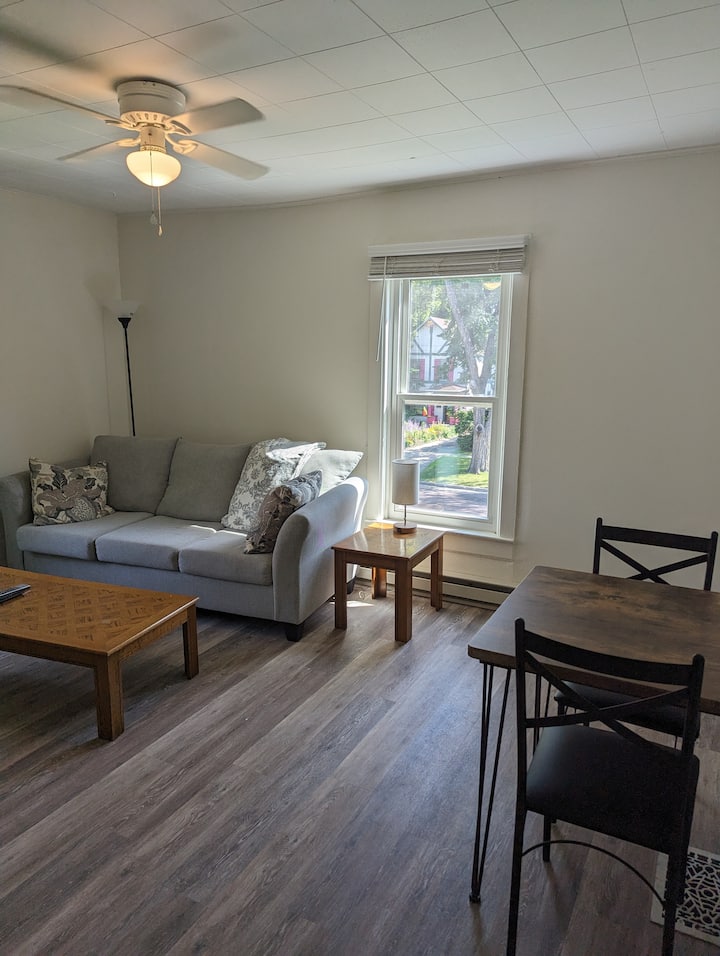 Airy 2 Bedroom Top Floor Apartment - Fargo, ND
