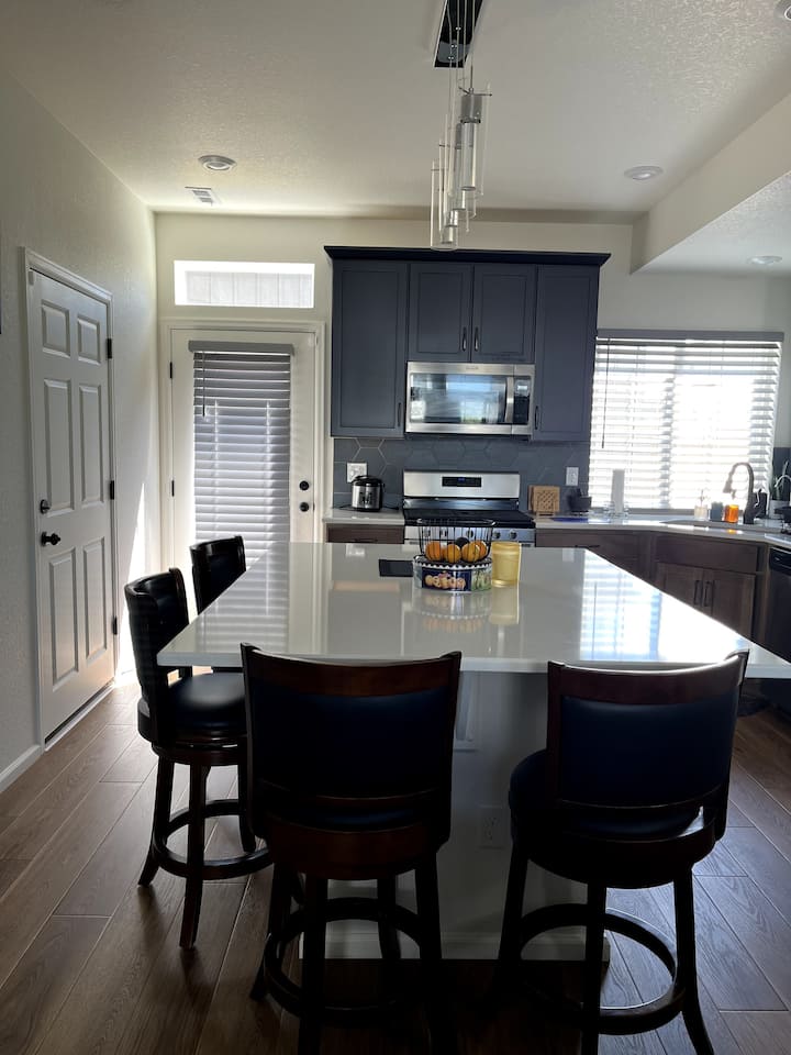 Feel Home At Our Home.1 - Denver Airport (DEN)