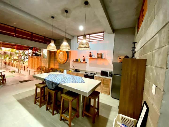Increíble Casa Con 
Salida Directa A La Playa! - Caleta Cruz