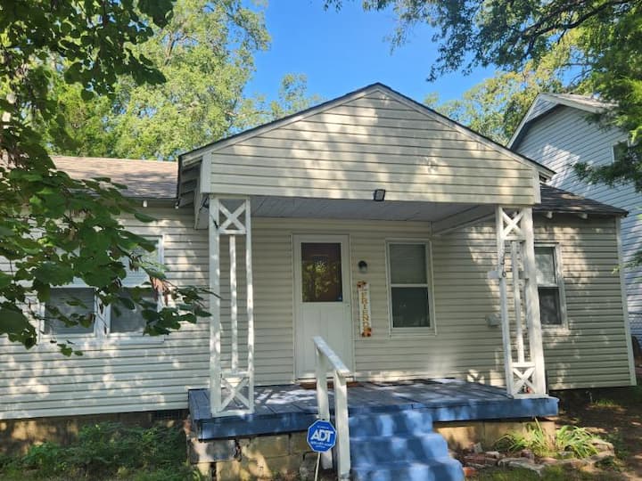 Cozy Midtown Cottage - Yahola Lake, OK