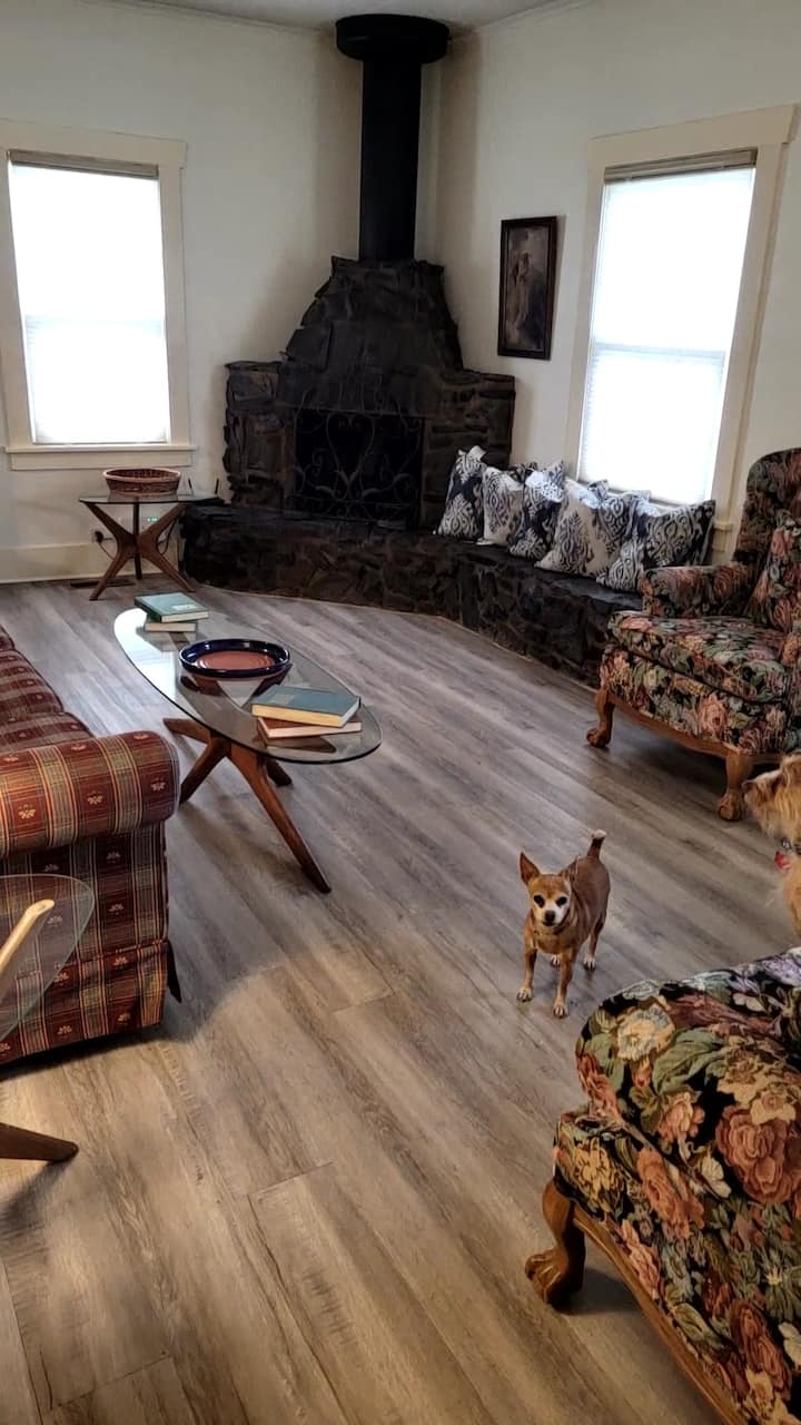 Cozy Base Camp In The Big
Pets Love It! Eou! - La Grande, OR