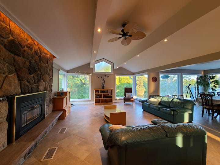 Serene 5 Bedrm Entire House On Acres Land & Ponds - Whitchurch-Stouffville