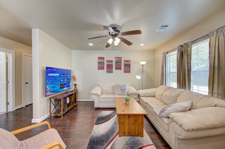 A Cozy Bungalow Home 5 Min From Downtown Houston - Houston, TX