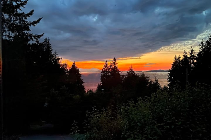 Near Ocean On Salt Spring Island - 鹽泉島