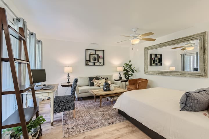 Cozy, Quaint Condo #2 - Austin, TX