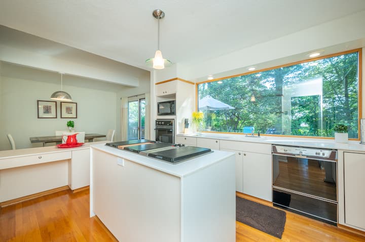 Spacious, Light, Wooded By River - Des Moines