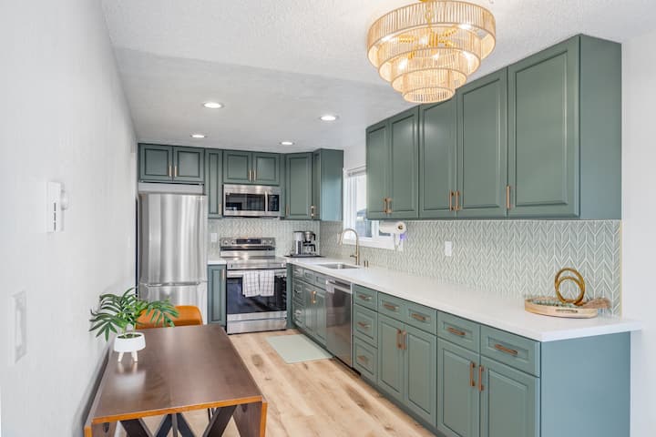 Port Gardner- Fully Renovated Downtown Townhome - Everett, WA