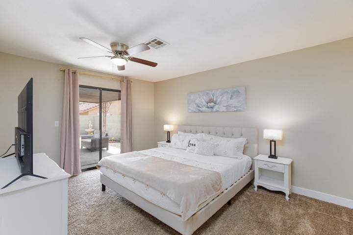 Serene Centrally Located Family-friendly Home. - Las Vegas