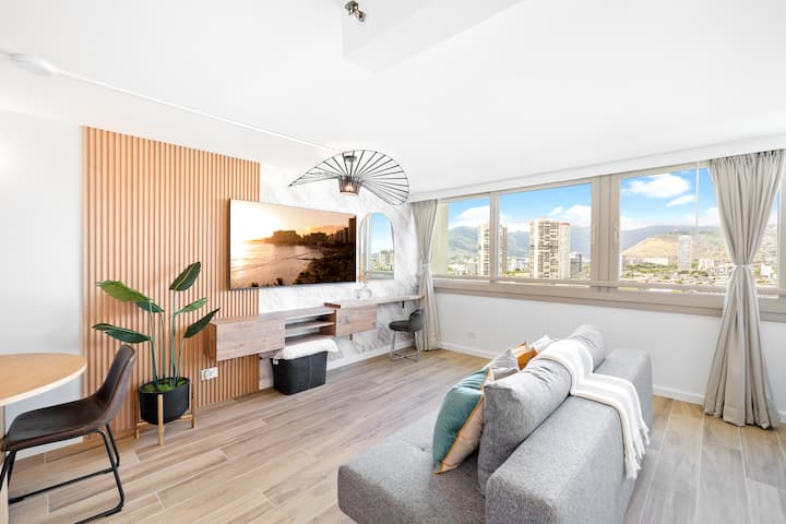 Newly Remodeled | Upscale Design | Central Waikiki - Honolulu, HI