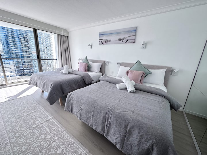 Sunrise By The Sea - Ocean Views - Gold Coast