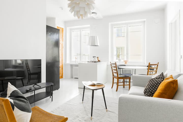 Airy And Bright One-bedroom Apt - Helsinki