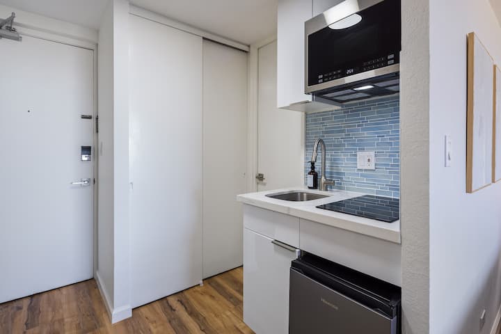 Diamondhead / Ocean View Waikiki Condo On 38th Fl - Honolulu, HI