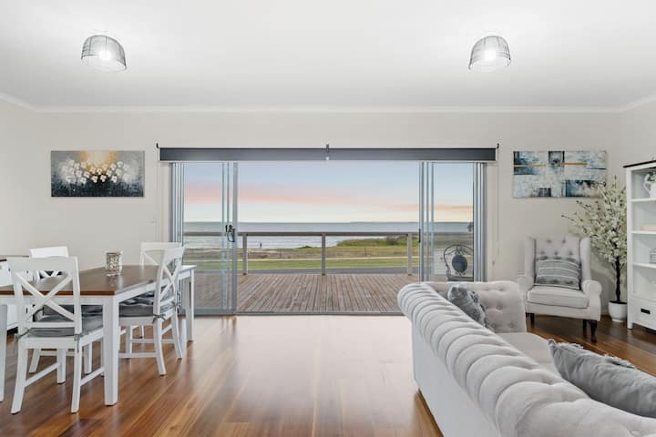 Brand New Renovated 'Hamptons' Style Lake House - Hindmarsh Island