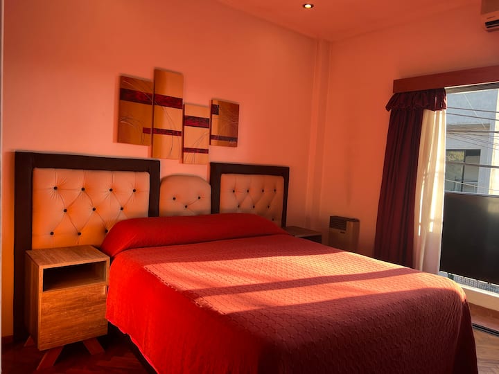 Apartamento Cuádruple Con Balcón Y Cochera - Bella Vista