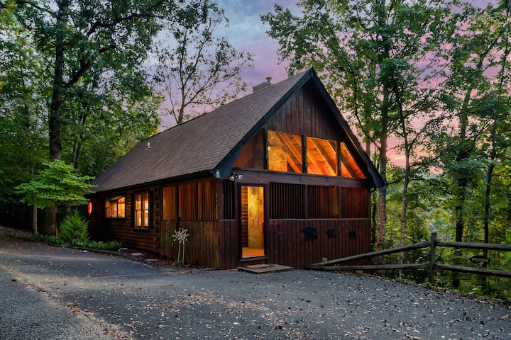 Romantic Cabin Getaway - Fireplace | Hot Tub - Sevierville, TN