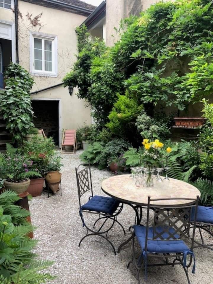 Gîte De Charme Au Cœur De Nolay, Emplacement Idéal - Nolay