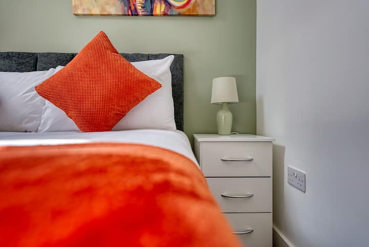 Luxurious Birmingham Home Private Parking Wifi - Bromsgrove