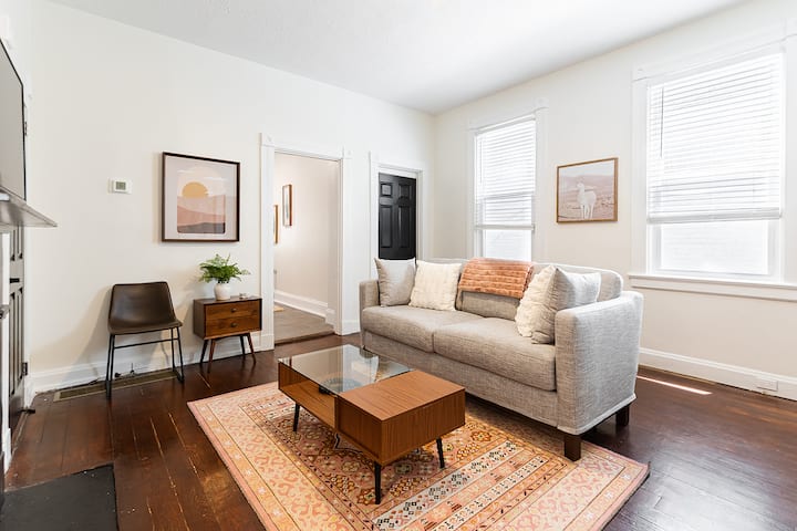 Walkable East Walnut Hills |Modern 1br + Workspace - Cincinnati