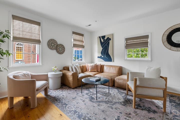 Historic Haven | Charming 2br Charleston Oasis - South Carolina Aquarium, Charleston