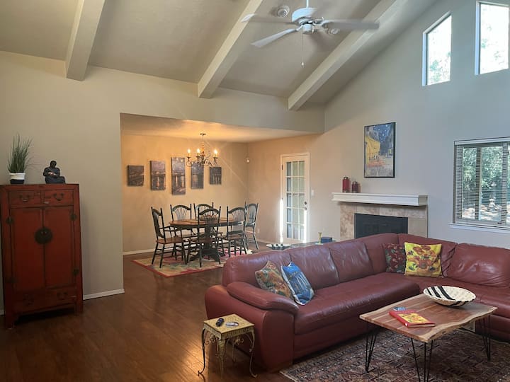 Casa Van Gogh: Cozy And Peaceful Retreat. - Albuquerque, NM