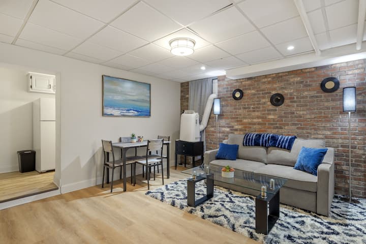 Two Bedroom Queen Bds 300mbps Wi-fi Free Parking - Homestead, PA