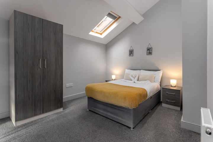 Near Dining | Sleeps 6 - Liverpool