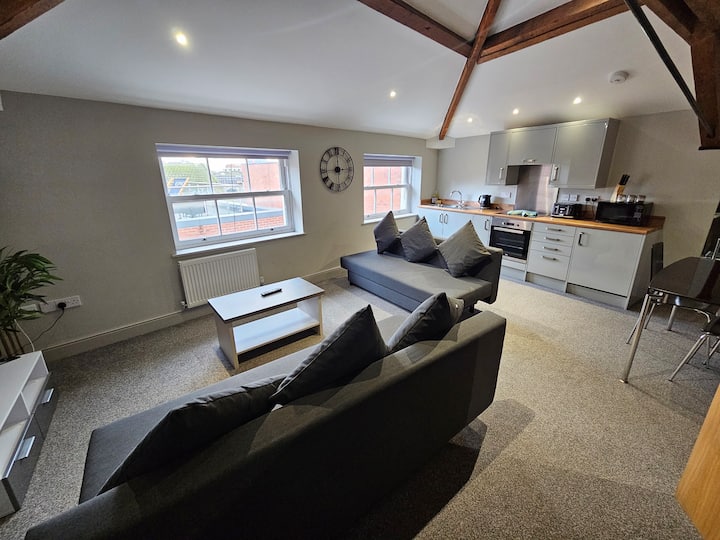 City Escape – Sleeps 6 | Steps To Dining & Pubs - Liverpool