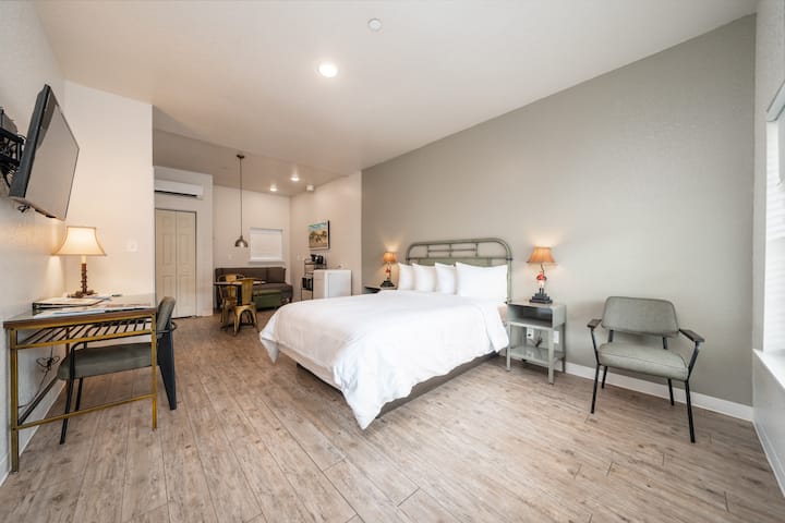 Historic Best Court 22, Queen Bed - Hot Springs, AR