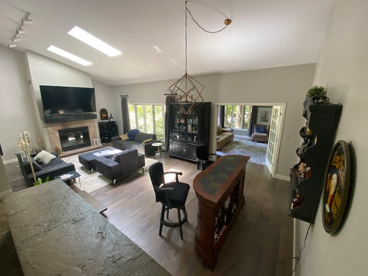 Forest Escape With Pool And Bars - Carmel, IN