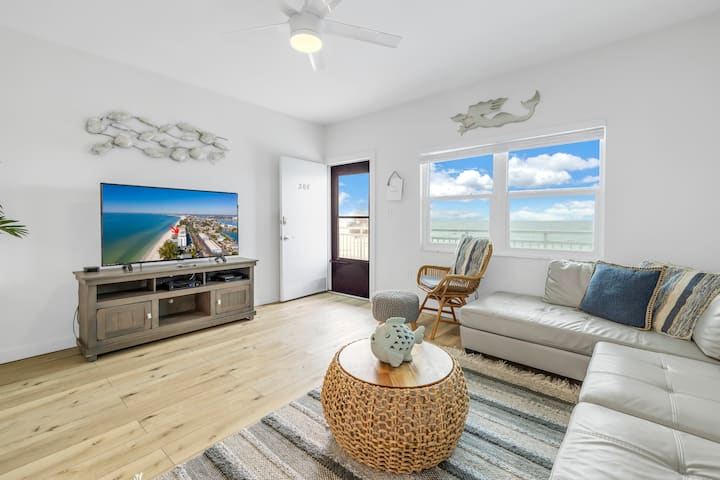 Summer Luxury On Beach, Ocean View, King Bed - Treasure Island, FL