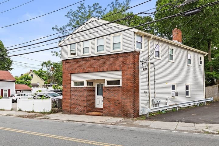 Newly Renovated Perfect Location - Massachusetts